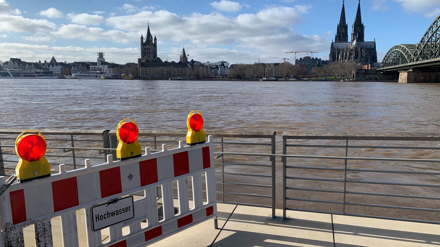 Hochwasser-Ticker: Die Hochwasser-Pegel am Rhein steigen weiter | wetter.de Hochwasser-Ticker: Die Hochwasser-Pegel am Rhein steigen weiter | wetter.de