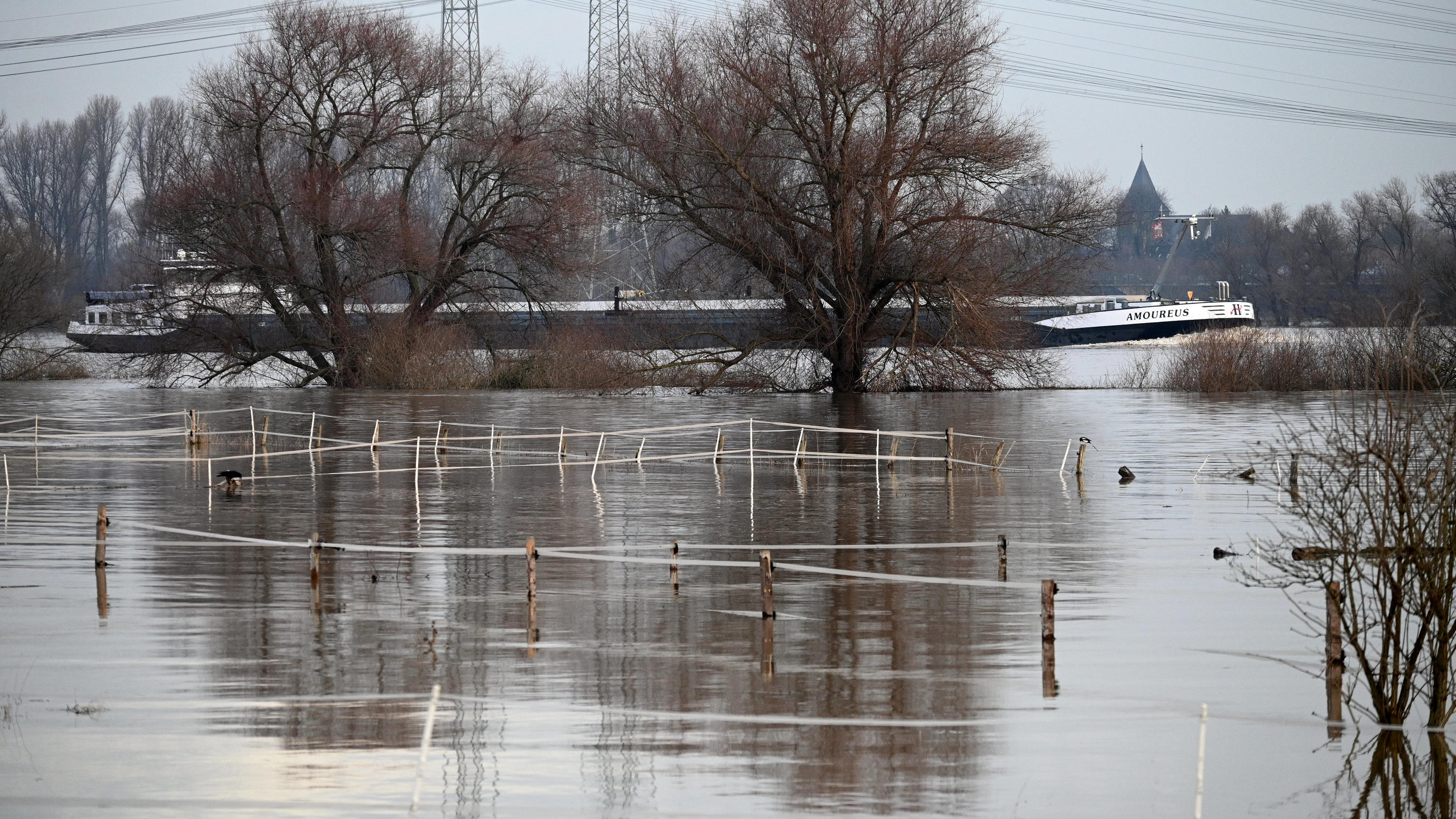 Hochwasser-Ticker: Die Hochwasser-Pegel am Rhein steigen weiter | wetter.de Hochwasser-Ticker: Die Hochwasser-Pegel am Rhein steigen weiter | wetter.de