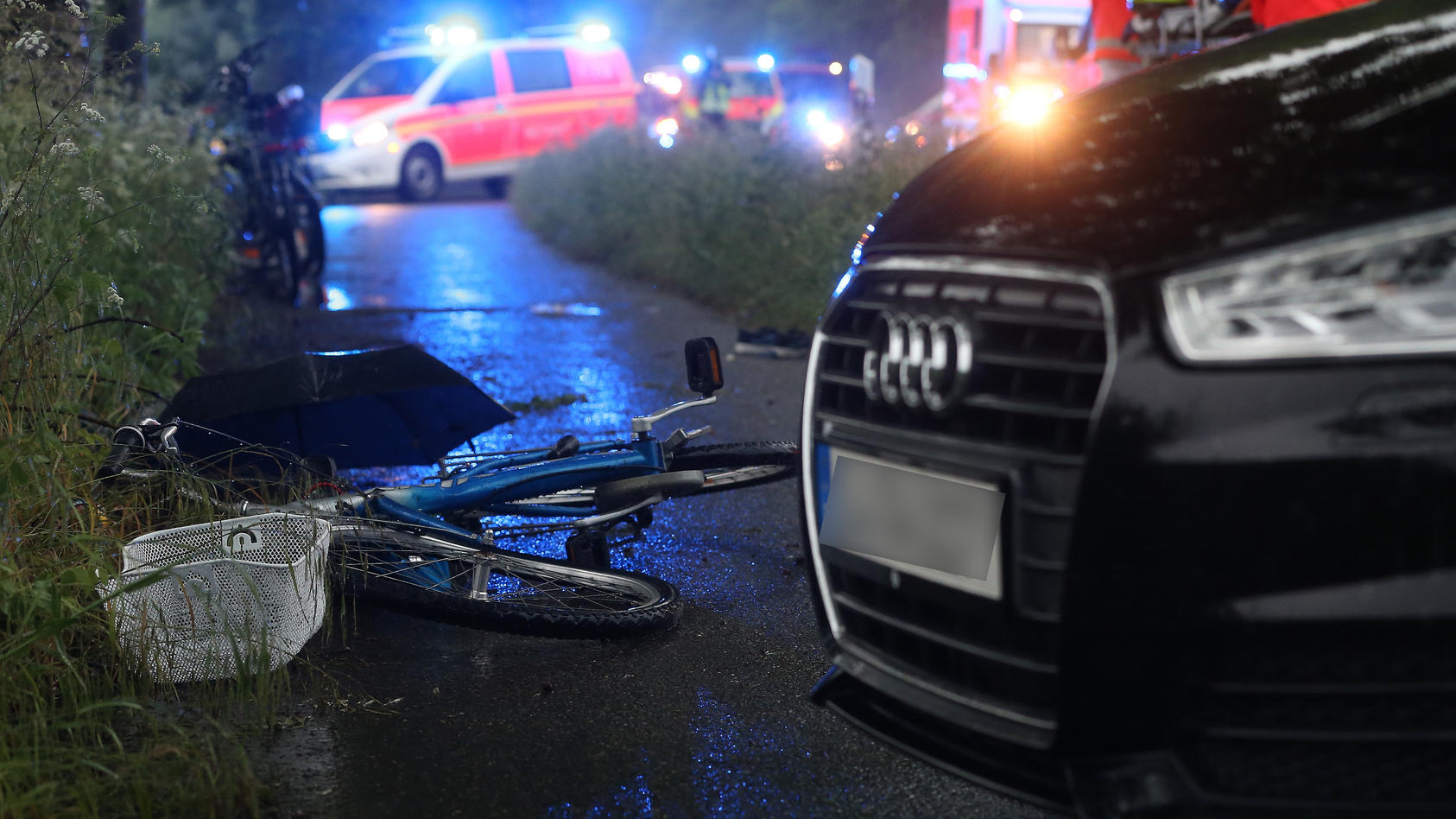 Nach Blitzeinschlag In Düsseldorf Mädchen 11 Stürzt Vom Fahrrad